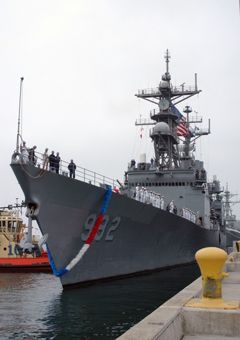 US Navy 040603-N-4304S-005 The destroyer USS Fletcher (DD 992) returns ...